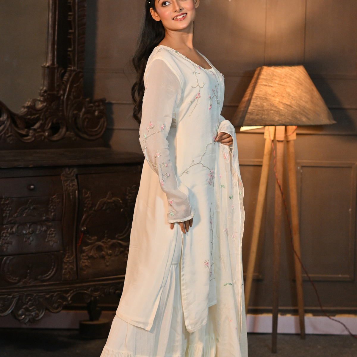 OFF-WHITE KURTI WITH SHARARA AND DUPATTA – Affifa